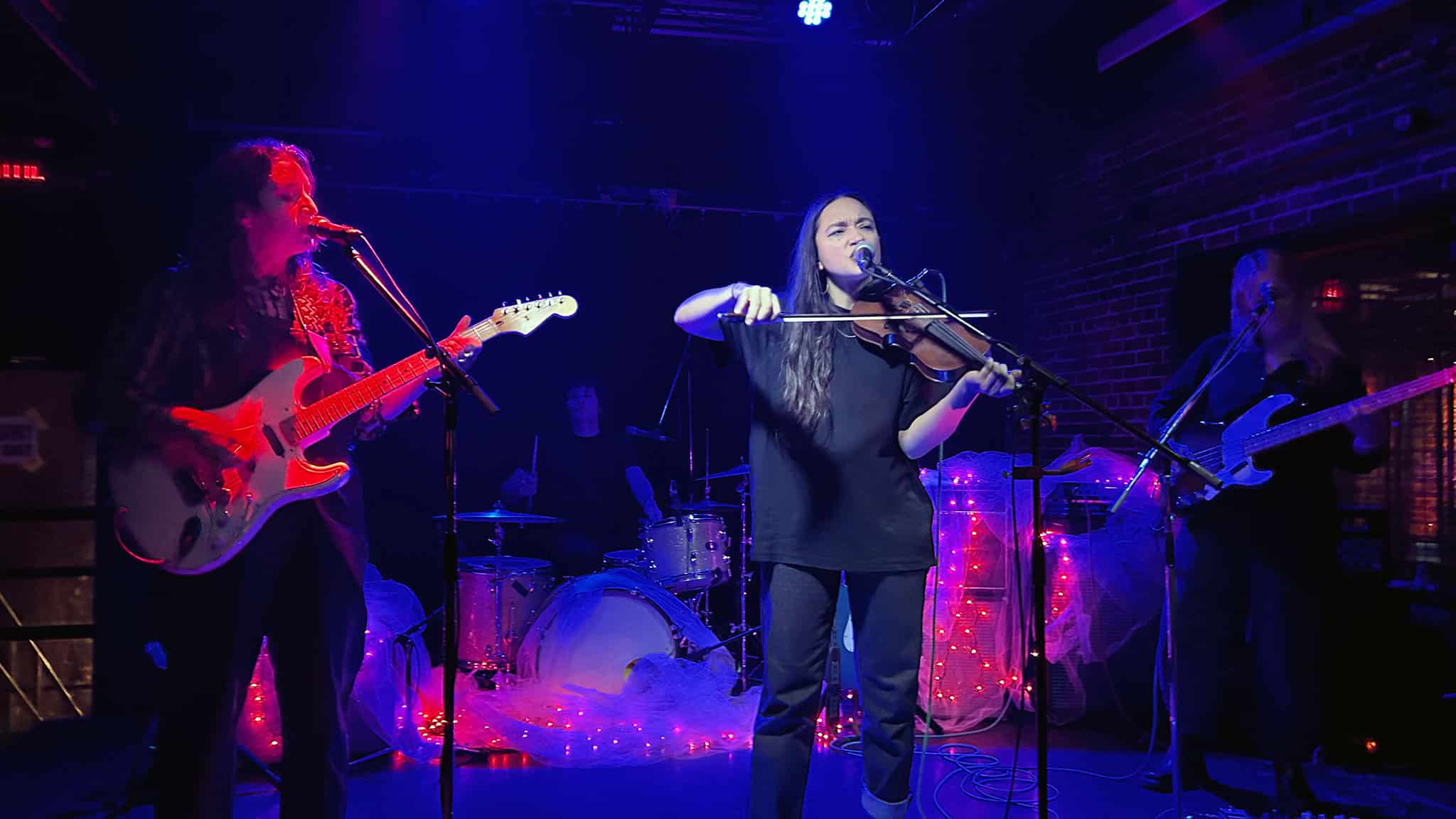 Finom + Meg Elsier @ Caberet Foufs - Montreal Rocks